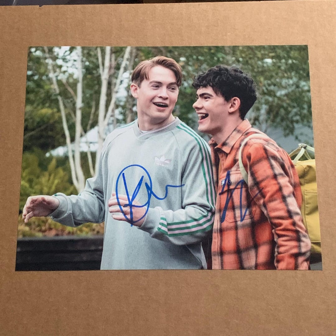 Joe Locke and Kit Connor Signed Heartstopper LGBTQ Season 3 8x10 Photo ...