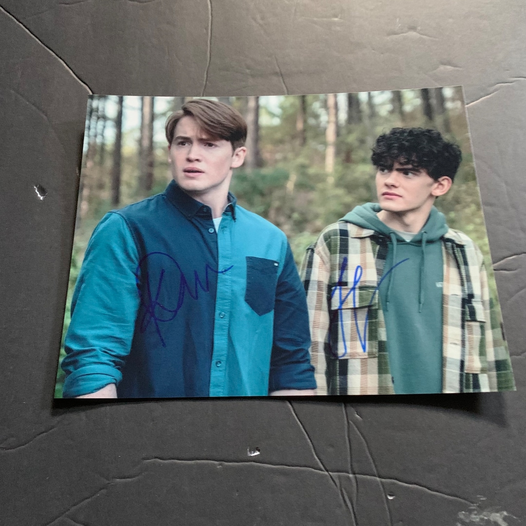 Joe Locke and Kit Connor Signed Heartstopper Show LGBTQ 8x10 Photo - Etsy