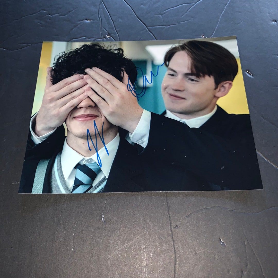 Joe Locke and Kit Connor Signed Heartstopper Eyes Hands LGBTQ 8x10 ...