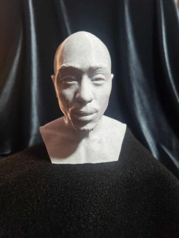 Tupac Shakur Statue
