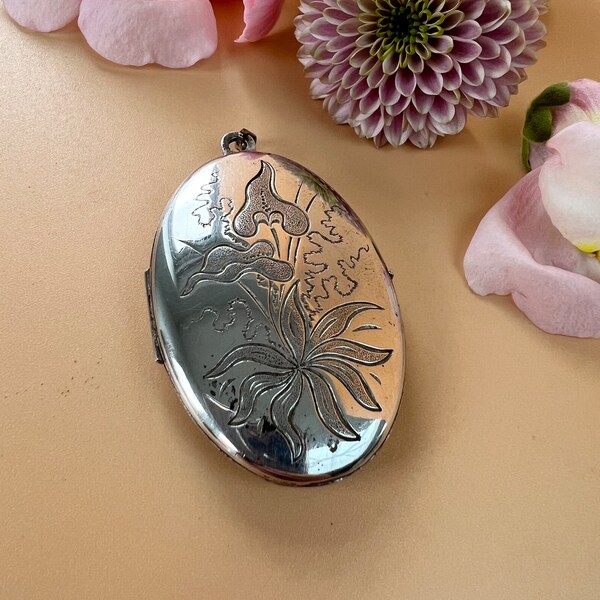 Lily Locket - Etsy