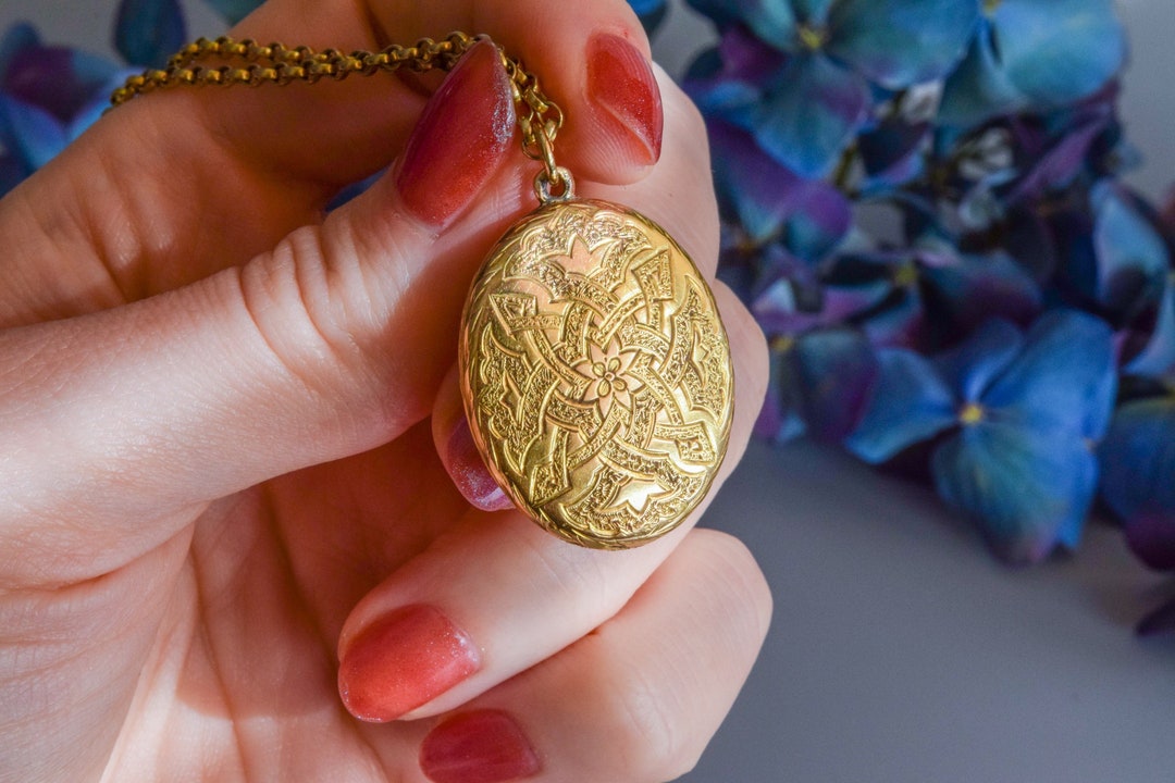 Antique Victorian Engraved Oval Gold Locket 9 Carat Gold - Etsy