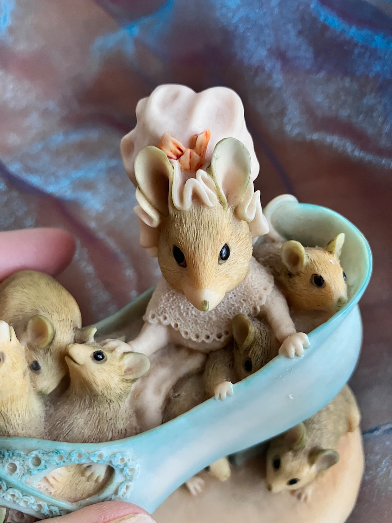 Beatrix Potter Old Woman Who Lived in a Shoe, Border Fine Arts ...