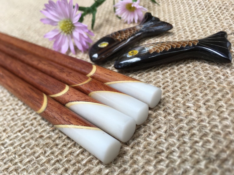 Combo 2 Chopsticks Set With Rests: 2 Pairs of Wood Chopsticks - Etsy