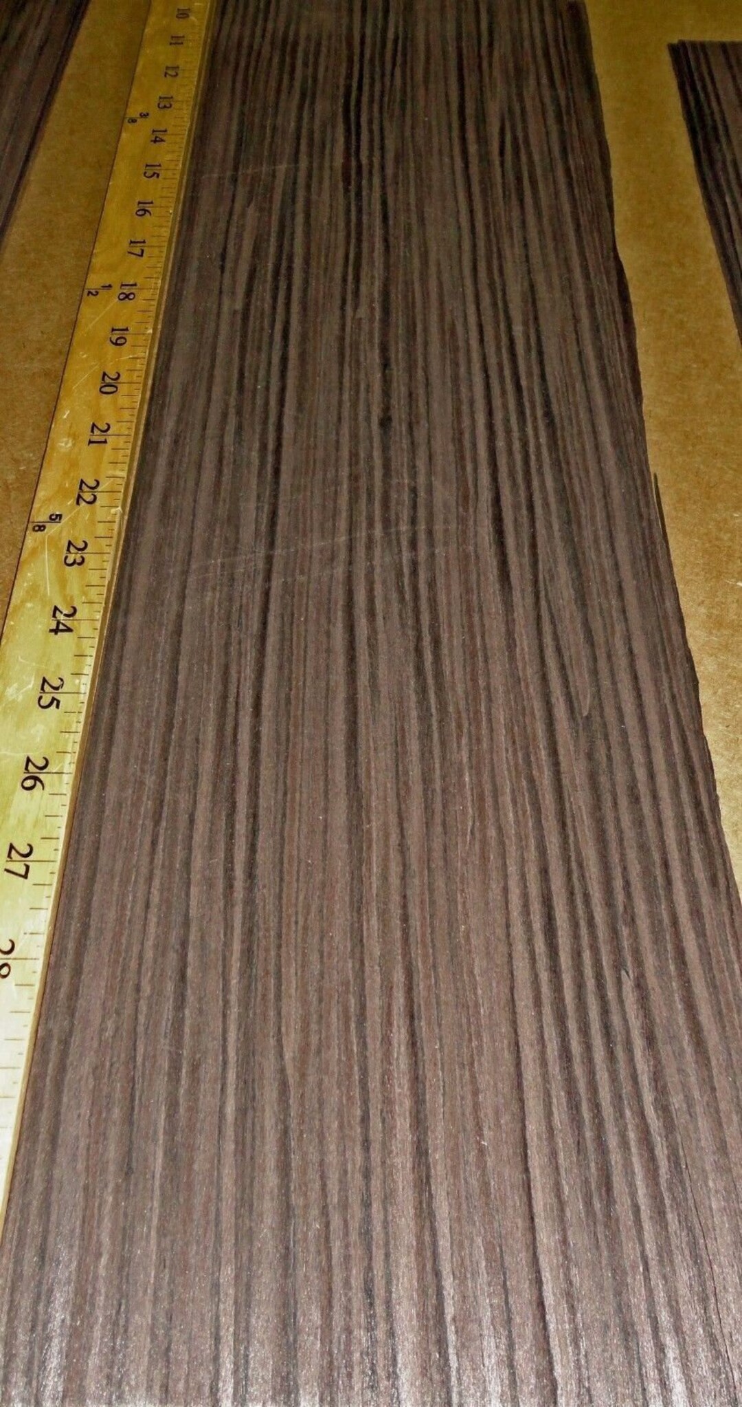 Hoja de chapa de madera compuesta de color marrón ébano de 6 x 23 en ...