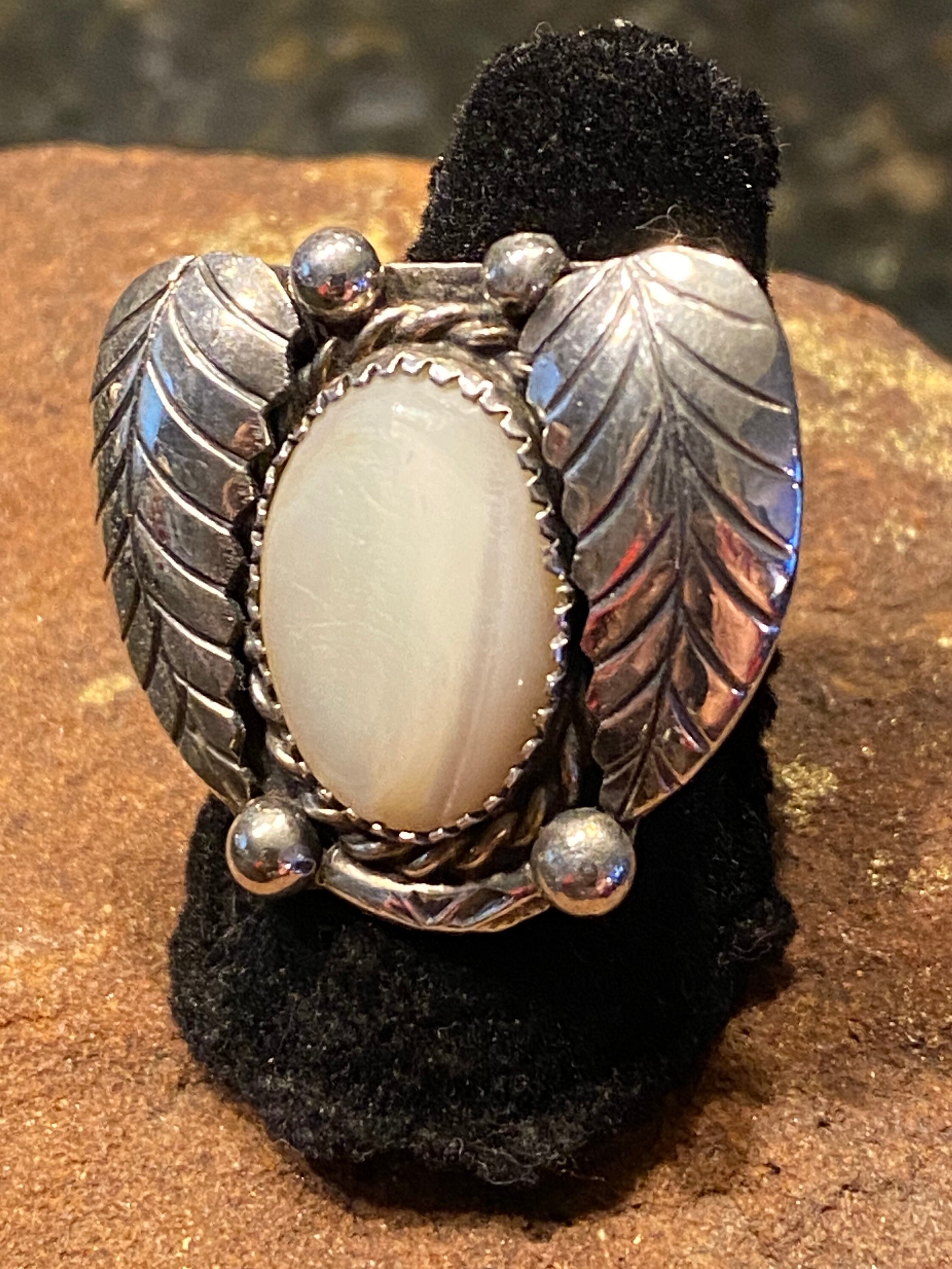 Vintage Navajo Mother of Pearl and Leaf Design Ring - Etsy