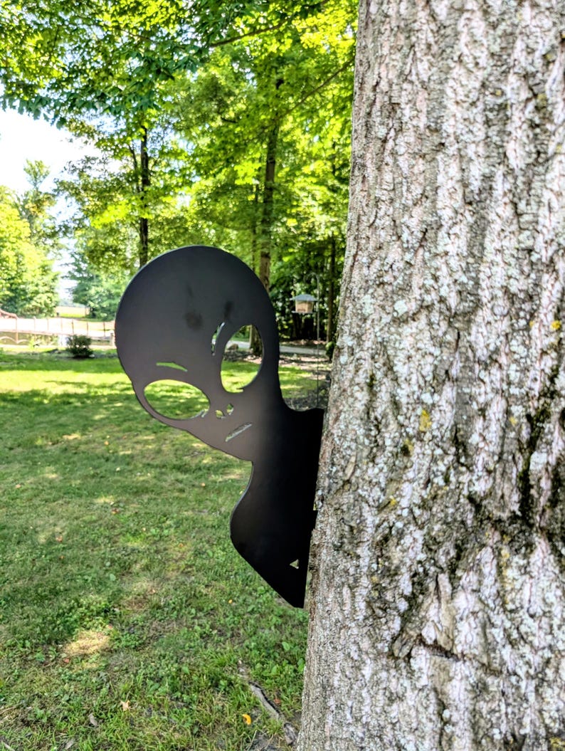 Metal Alien Yard Art: Extra Terrestrial Corner Peeker Bracket, UFO ...