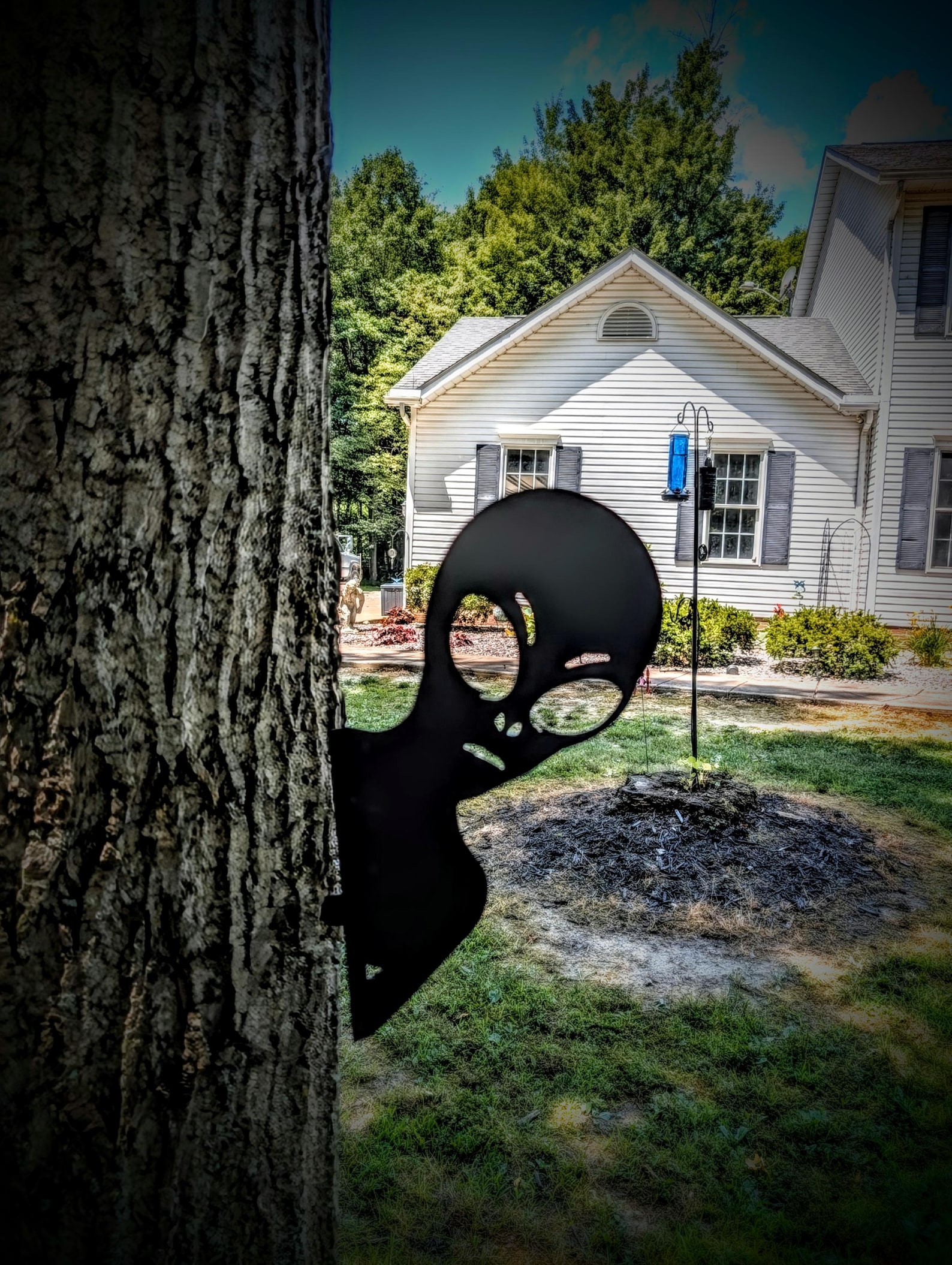 Metal Alien Yard Art: Extra Terrestrial Corner Peeker Bracket, UFO ...