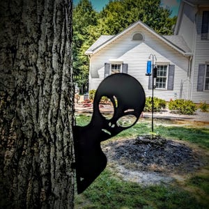 Metal Alien Yard Art: Extra Terrestrial Corner Peeker Bracket, UFO ...