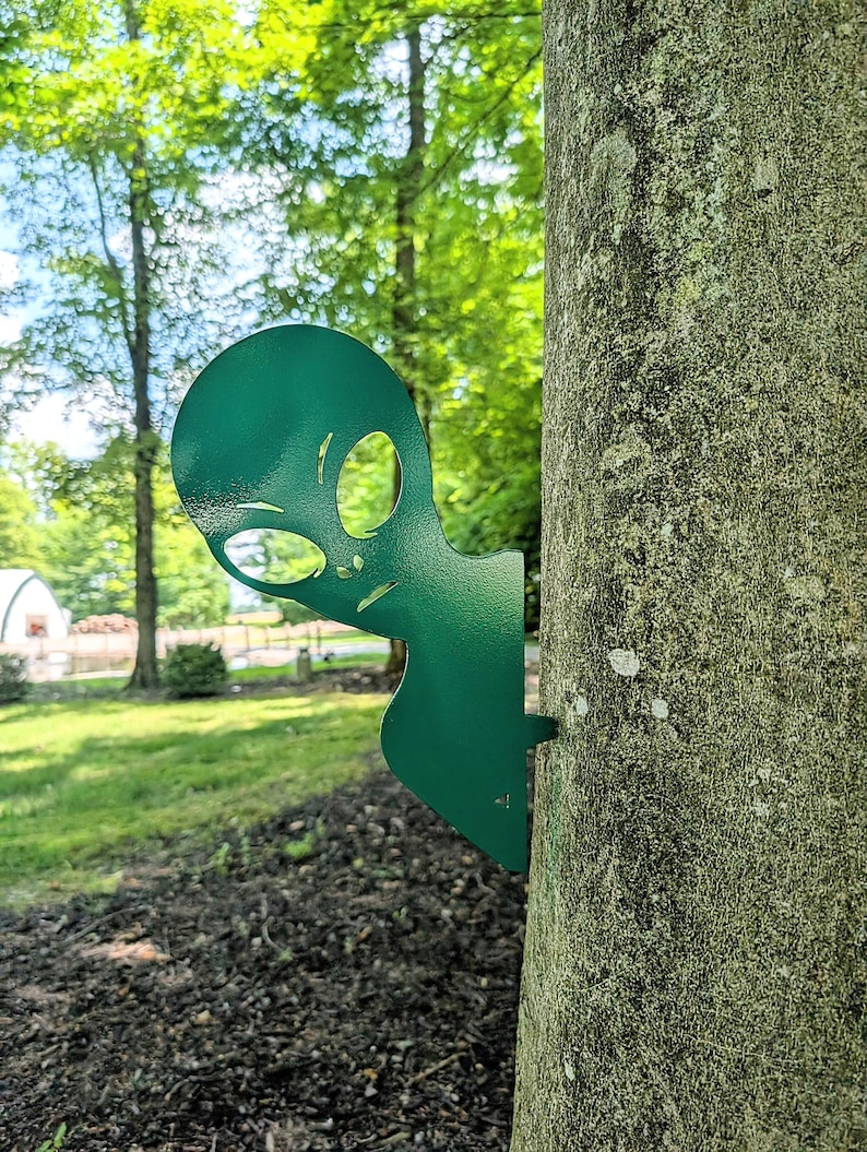Metal Alien Yard Art: Extra Terrestrial Corner Peeker Bracket, UFO ...