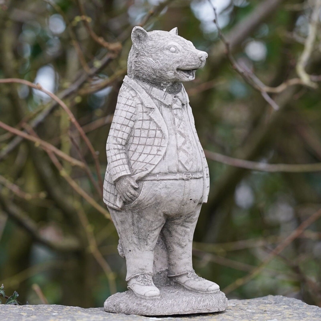 Mr Badger Stone Statue | Wind in the Willows Animal Garden Ornament ...
