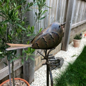 Robin on Stick Large Metal Garden Ornament | Outdoor British Bird Decor ...