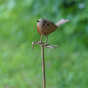 Robin on Stick Large Metal Garden Ornament | Outdoor British Bird ...