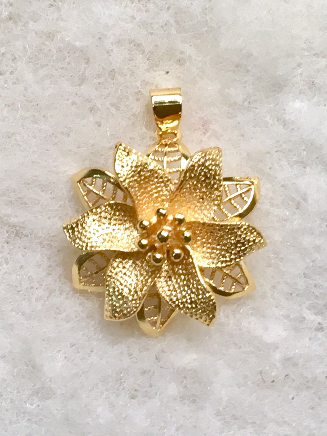 Miniature Flower - Vintage 18K Gold Plated Filigree Pendant on Spinner ...