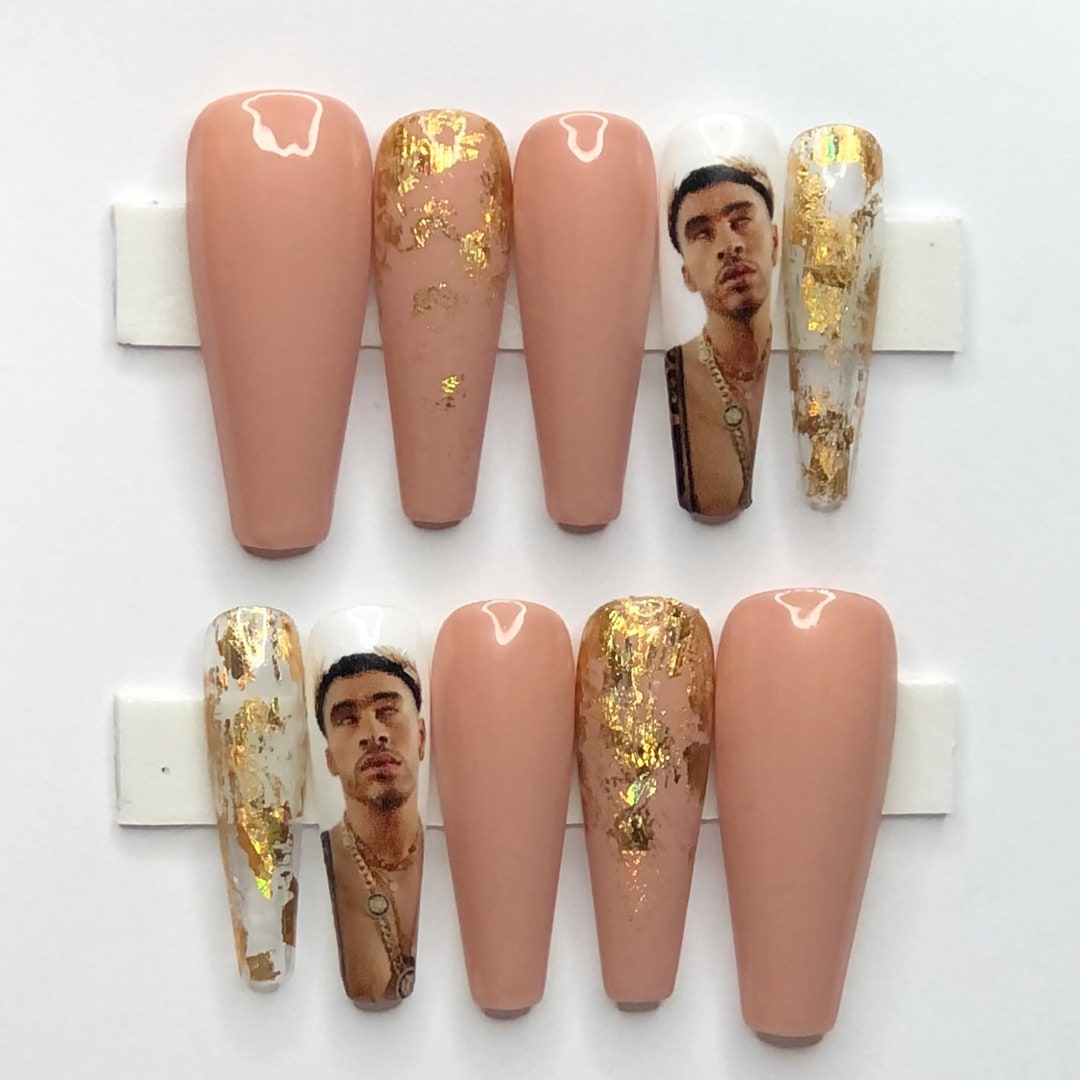 Bad Bunny Press on Nails,bad Bunny Nails,gold Bad Bunny Nails,el Conejo ...