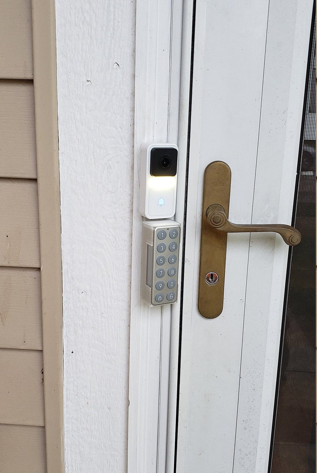 3D Printed WYZE Lock Angled Keypad Mount. WYZE Lock Keypad and WYZE ...