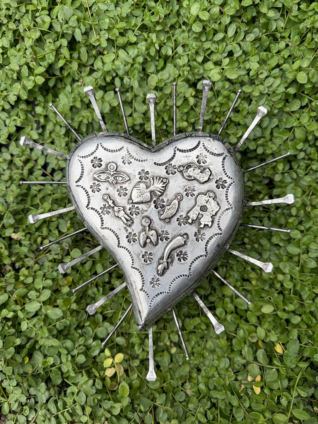 Sacred Heart With Nails, Tin (aluminum Finish), Sacred Heart of Jesus ...