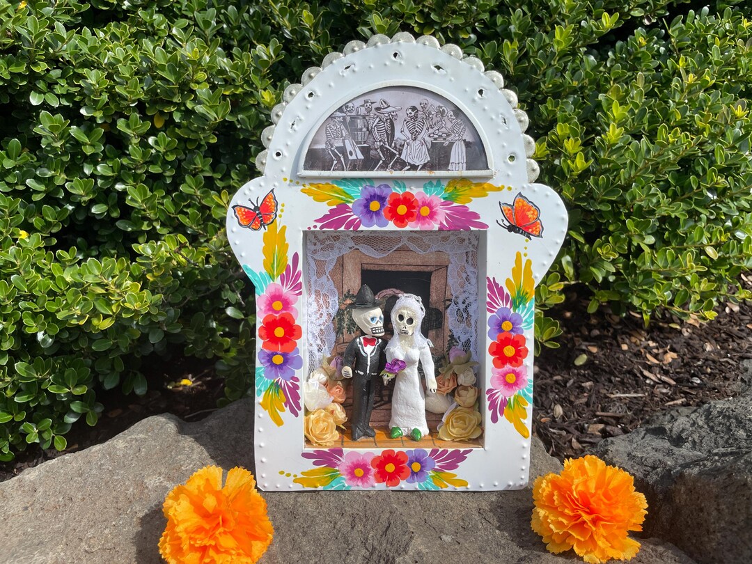 Tin Wedding Nicho, Hand Painted, Mexico Kitschy Art, Mexican Bride and ...