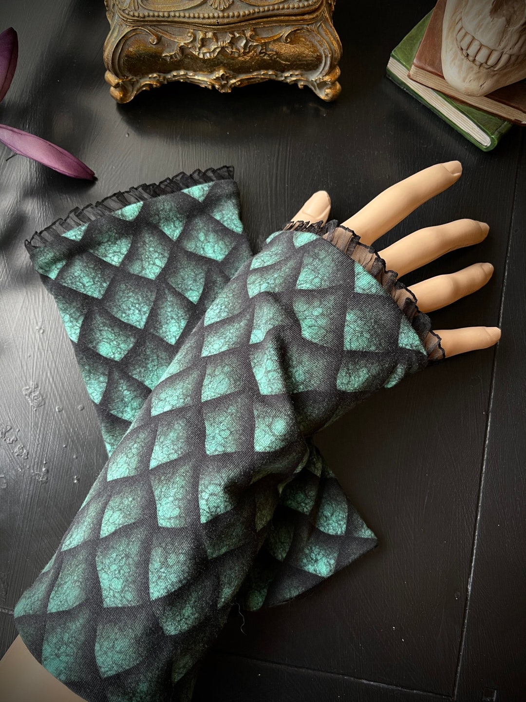 Gauntlets Emerald Dragon, Dragon Scales, Hand Cuffs, Arm Guards, Arm ...