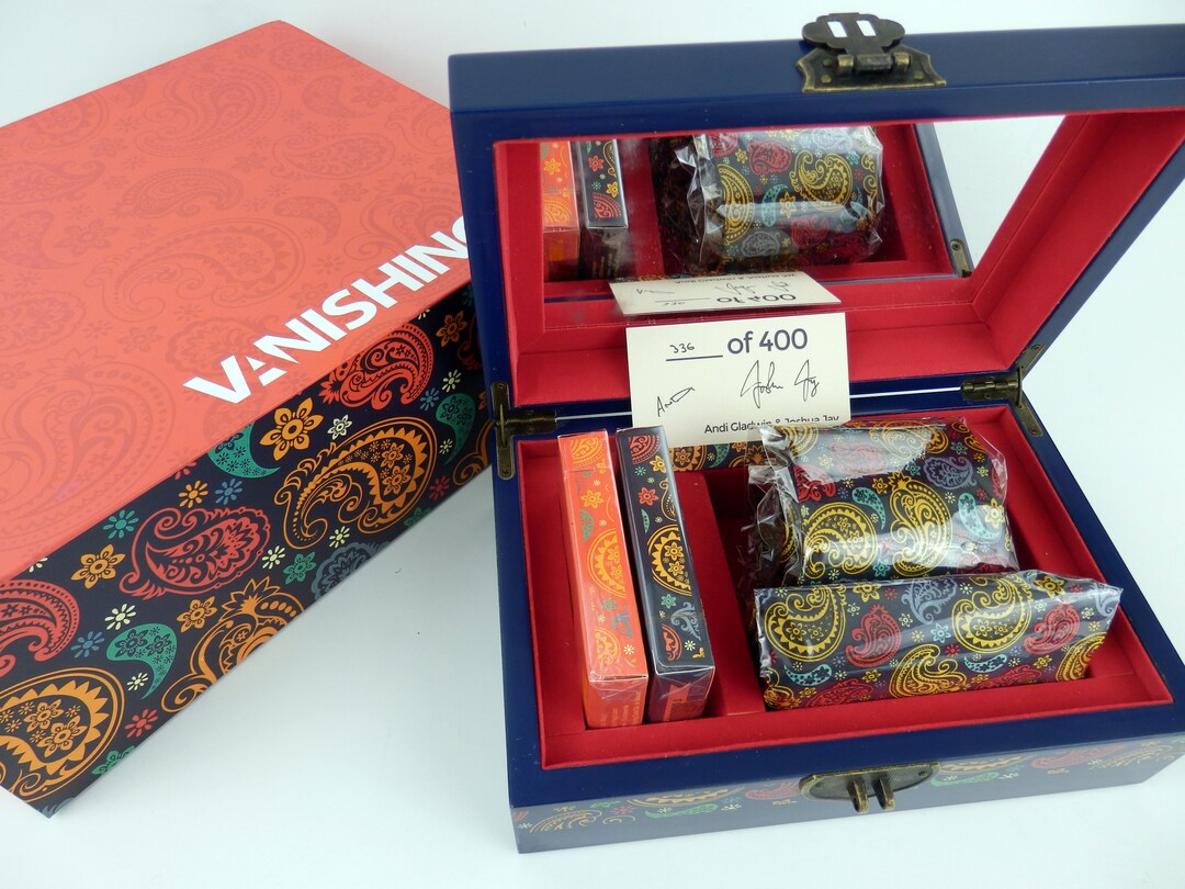 Joshua Jay Dapper Deck Deluxe Playing Cards: Limited Edition Collector ...