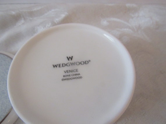 Wedgewood powder box with lid, blue and white porcela… - Gem