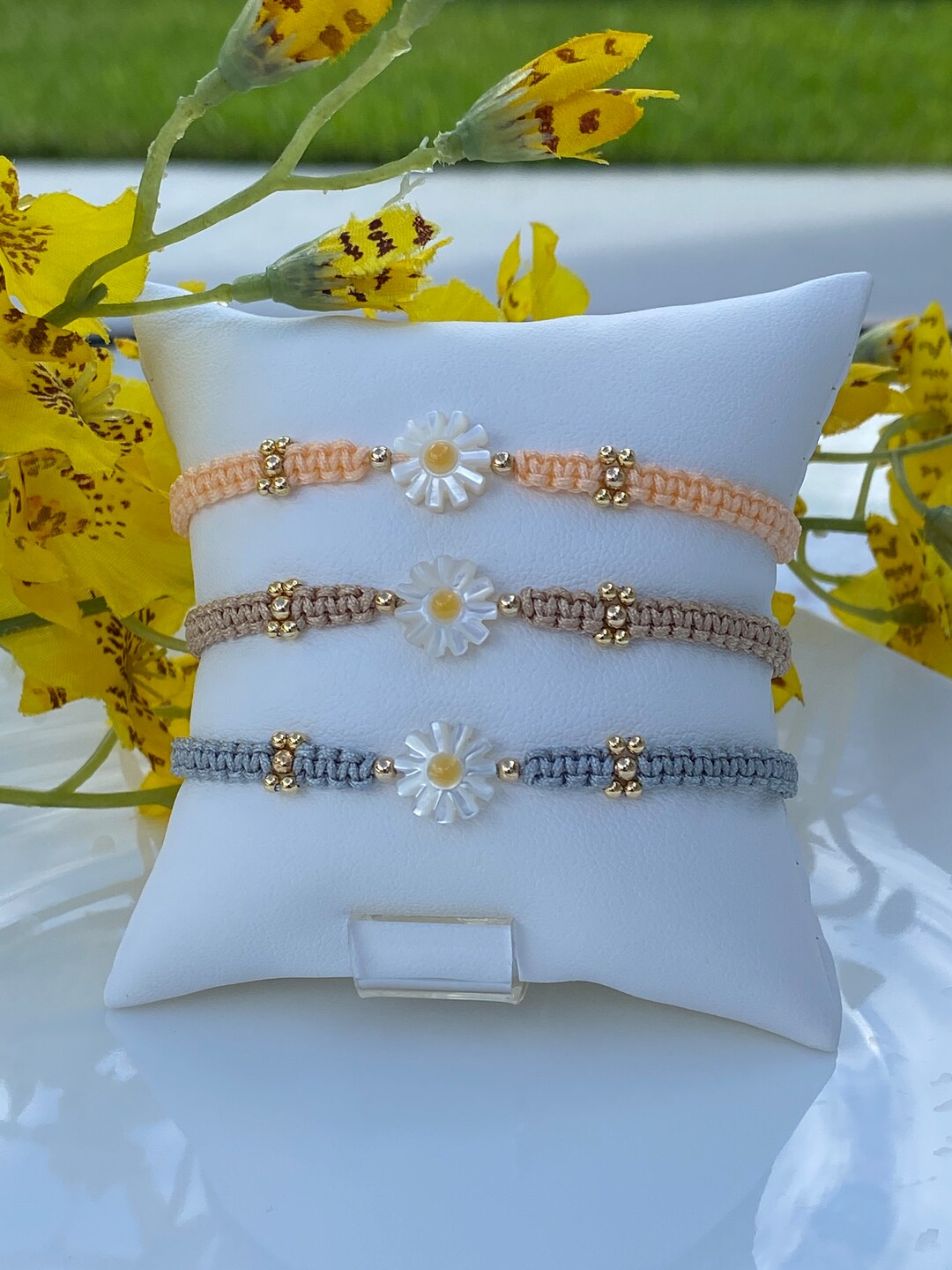 Daisy Bracelet. Daisy Flower Bracelet. Adjustable String. Macrame ...