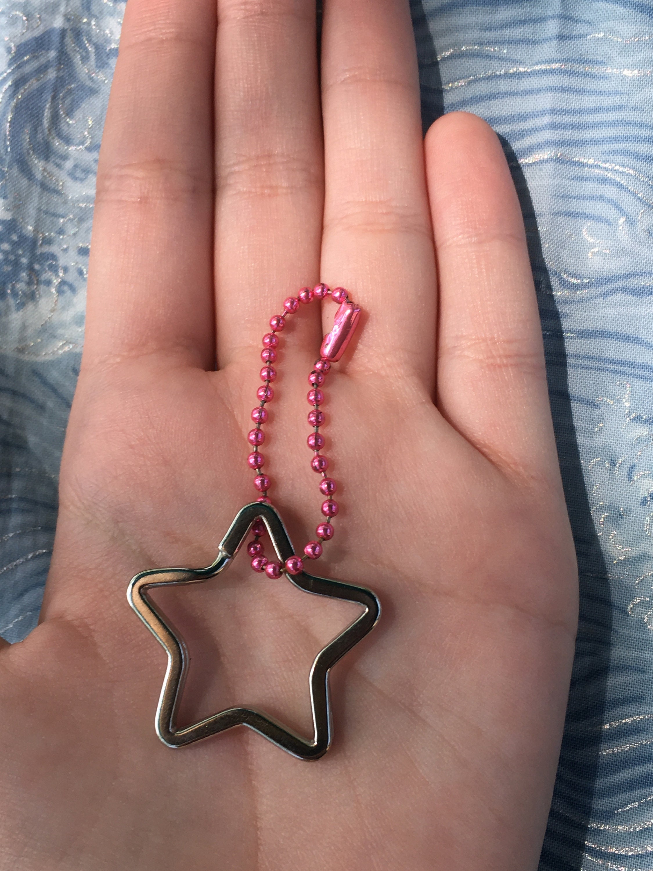 Metal star keychain with pink chain - Etsy Nederland