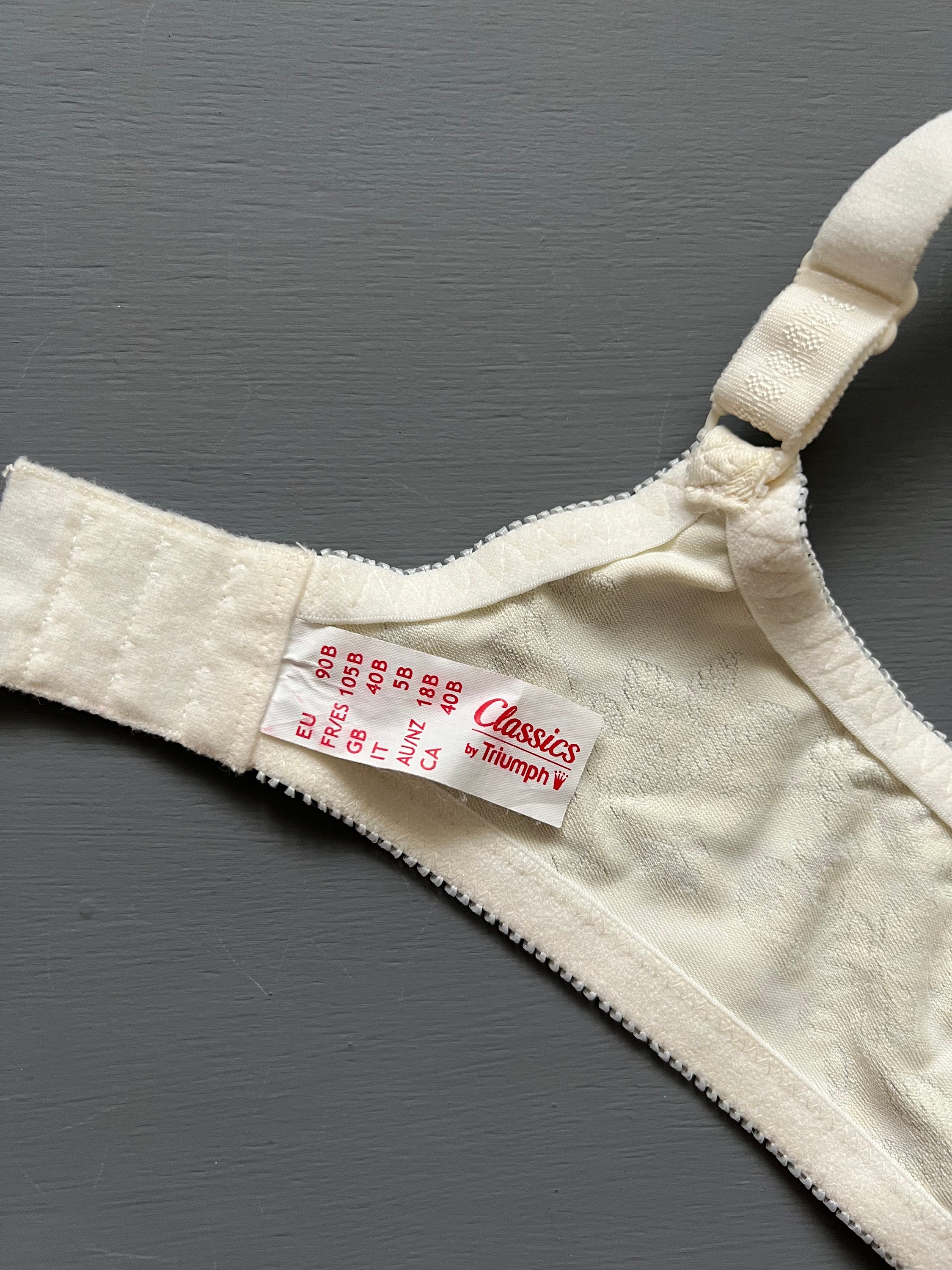 Vtg TRIUMPH Bullet Bra, Retro Sheer Embrossed Flowers Pin up Bra, Cream ...