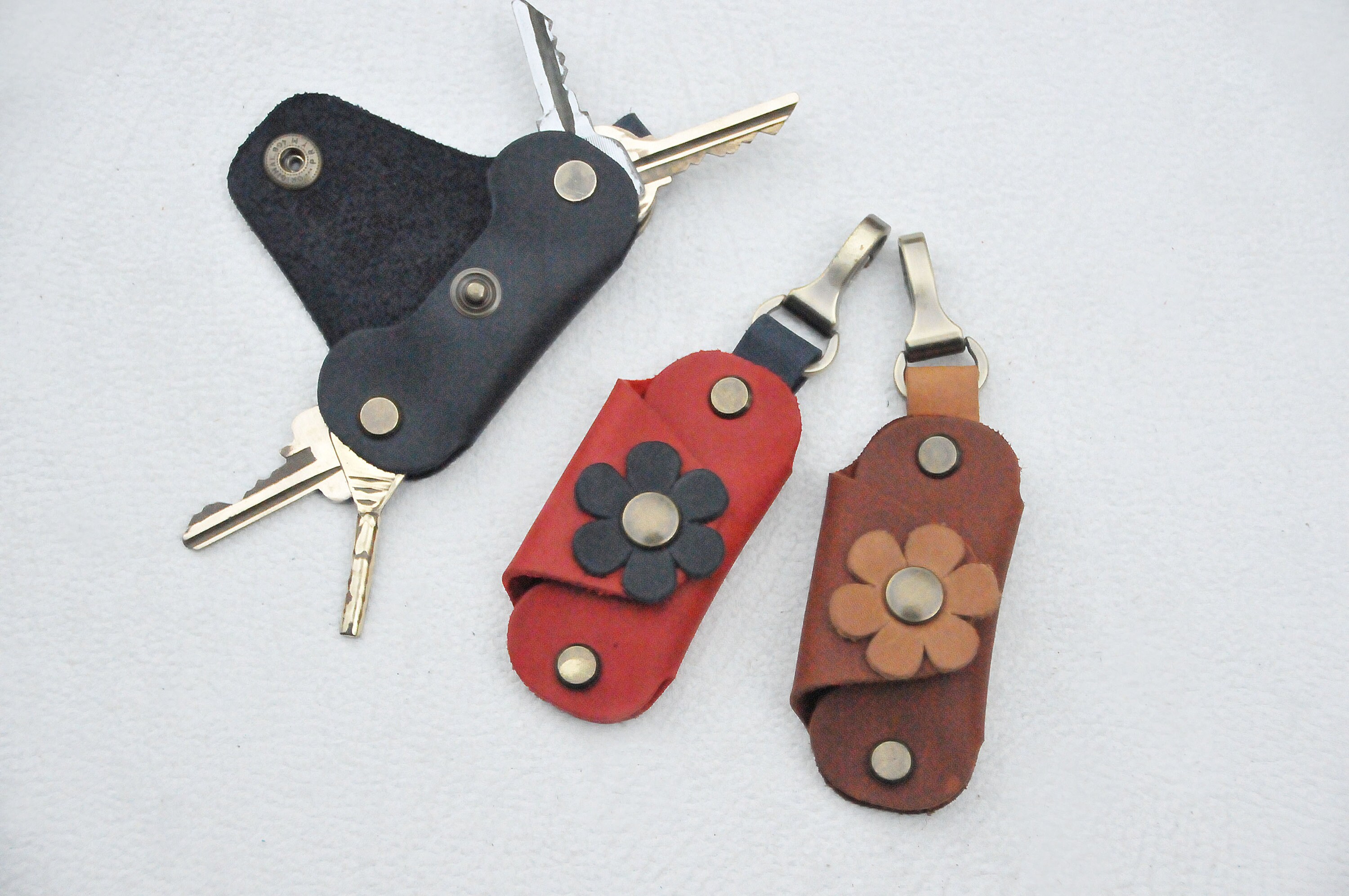 Personalized Leather Key Holder With Flower – Crazy Horse Leather ...