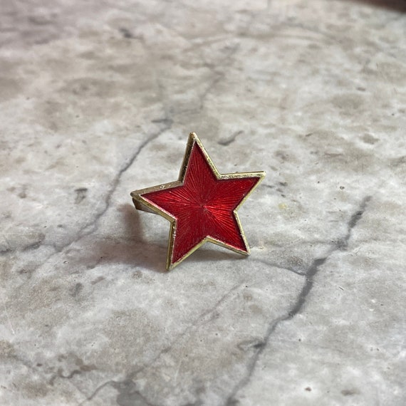 Red Enamel Soviet Union USSR Star Hat Badge or Eppaul… - Gem