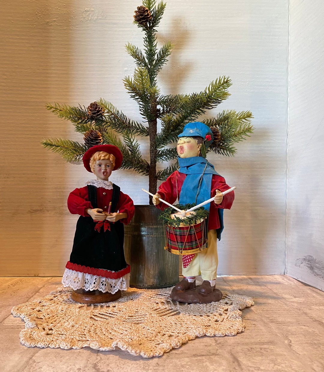 Set of 2 Resin Carolers*drummer Boy*lady With Candle*singers*singing ...