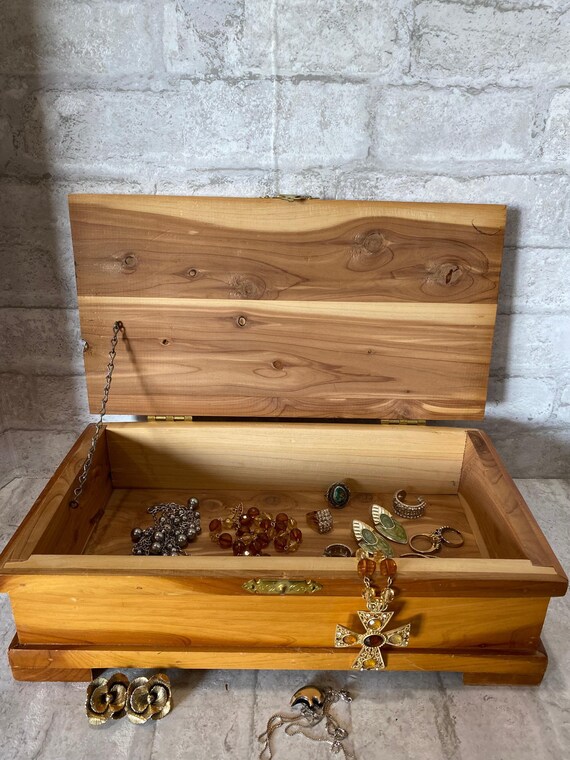 Cedar Jewelry Box/Treasure Keeper*Has Some Dings and … - Gem