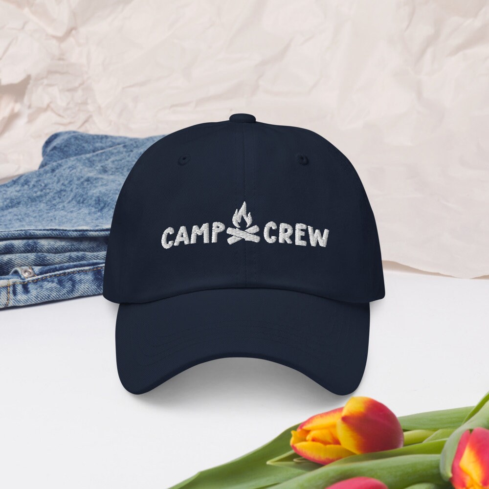 CAMP CREW Hut mit Lagerfeuer Design, Klassisch bestickte Low-Profile ...