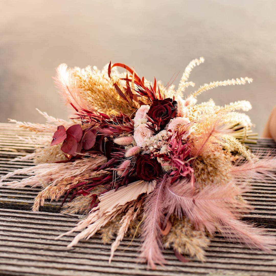 Bouquet da sposa con fiori secchi color vino, fiori da matrimonio color ...