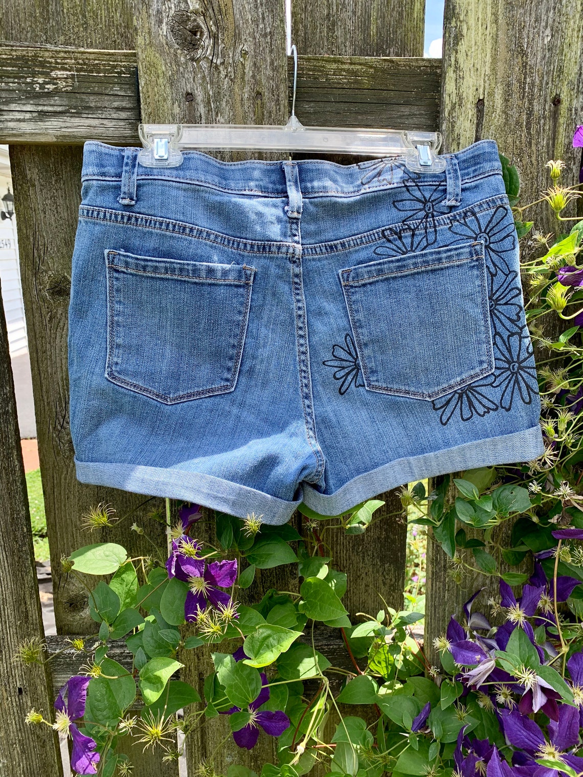 Hand Painted Floral Jean Shorts-black Daisy Painted Shorts-women's ...
