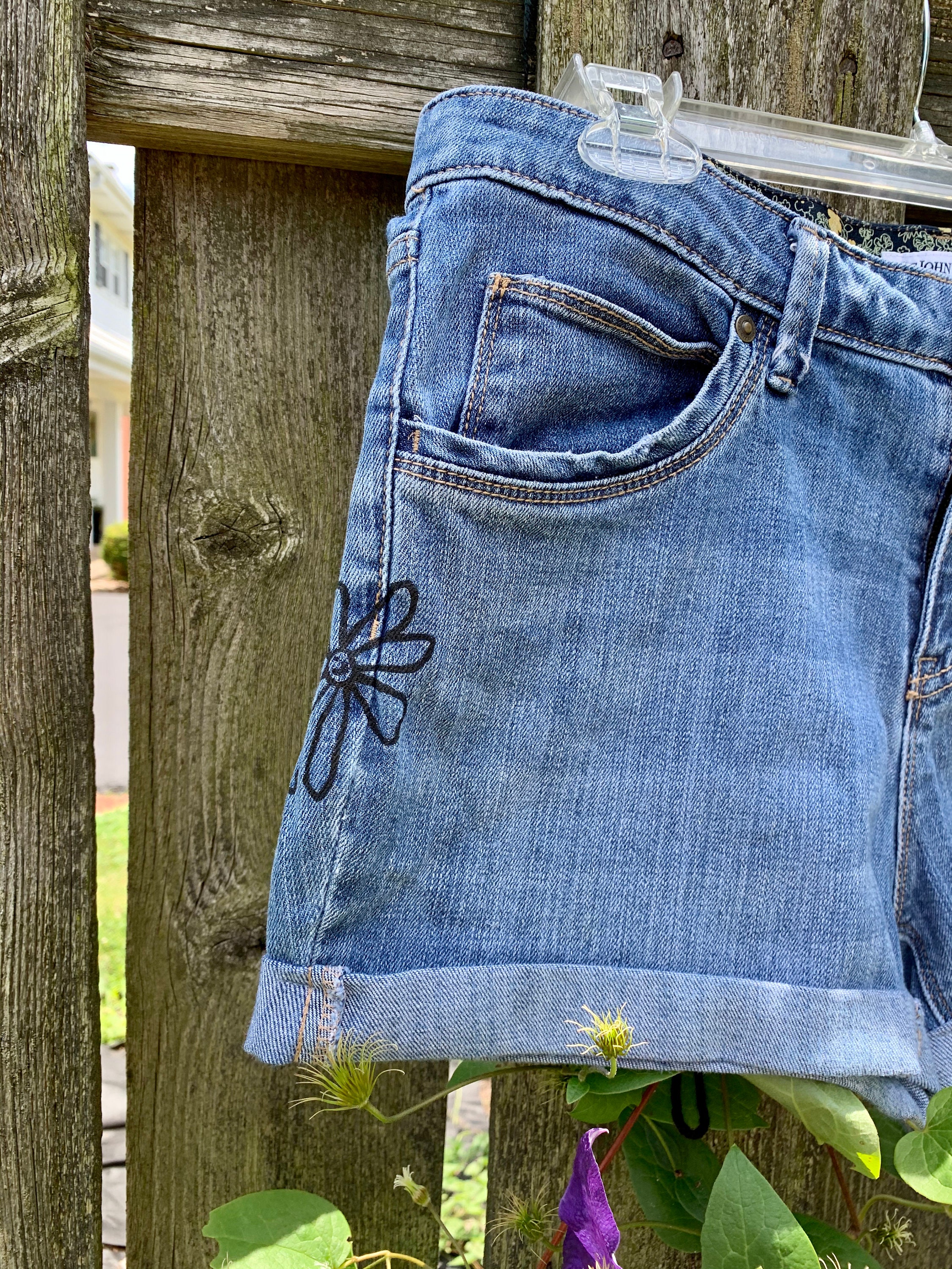 Hand Painted Floral Jean Shorts-black Daisy Painted Shorts-women's ...