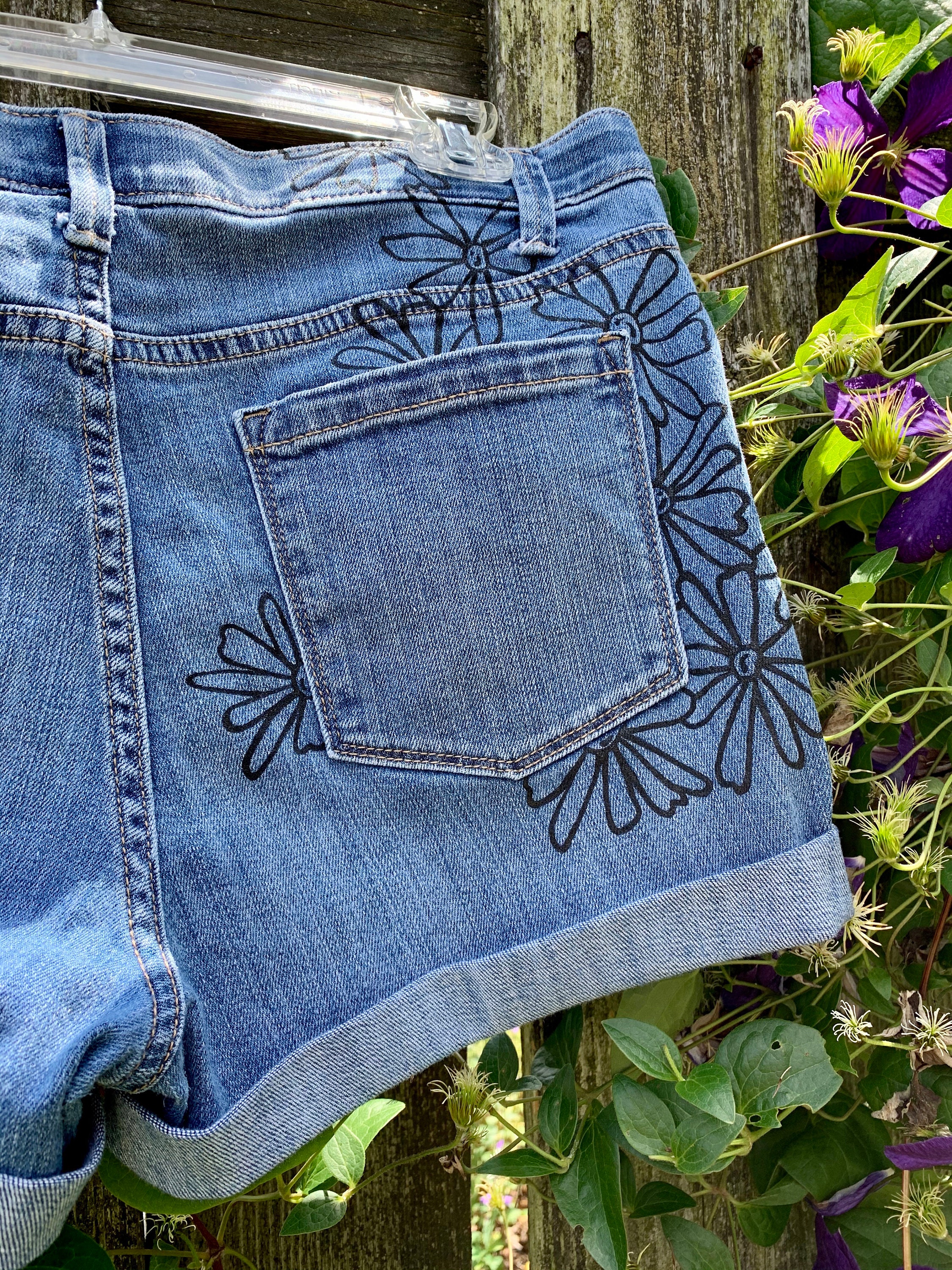Hand Painted Floral Jean Shorts-black Daisy Painted Shorts-women's ...