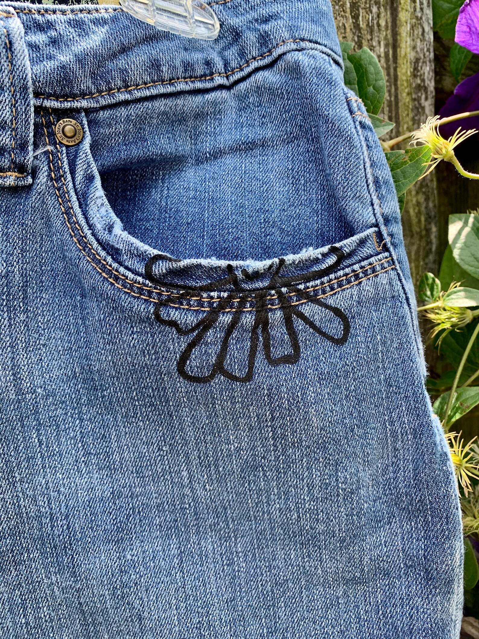 Hand Painted Floral Jean Shorts-black Daisy Painted Shorts-women's ...