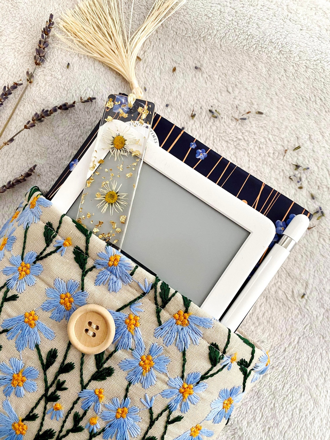 Embroidered Daisy Book Sleeve Padded Book Cover Book and - Etsy UK