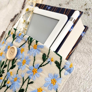 Embroidered Daisy Book Sleeve, Padded Book Cover, Book and Kindle ...
