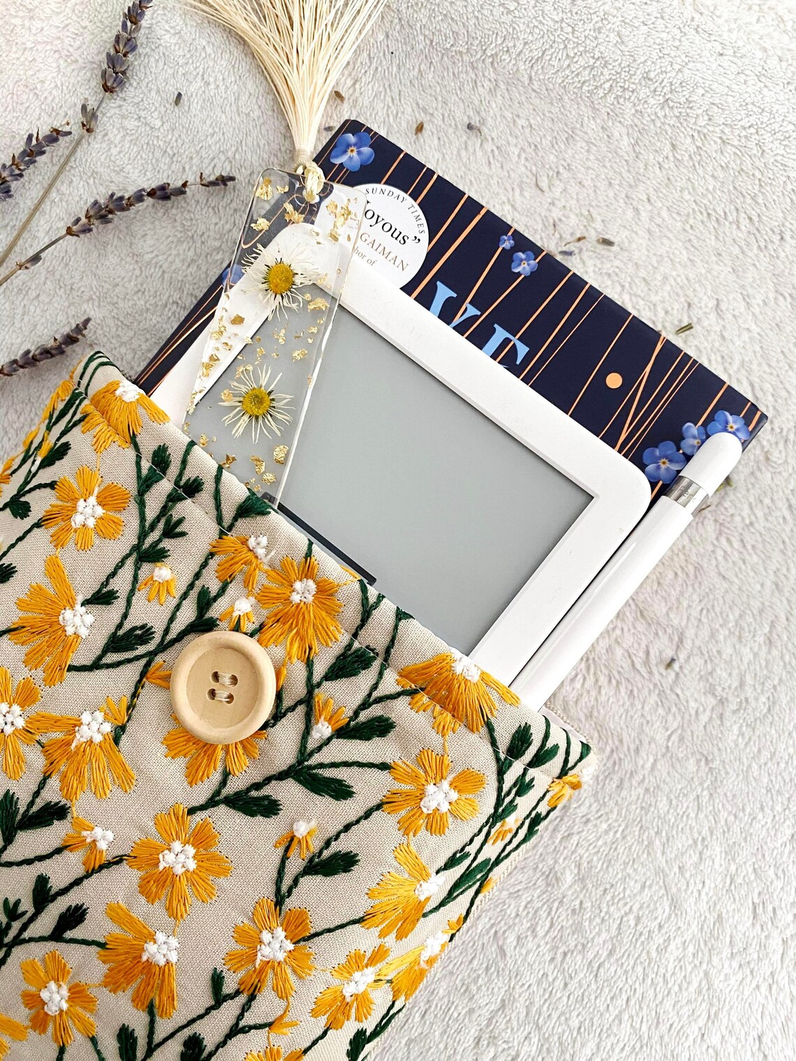 Embroidered Daisy Book Sleeve Padded Book Cover Book and - Etsy UK