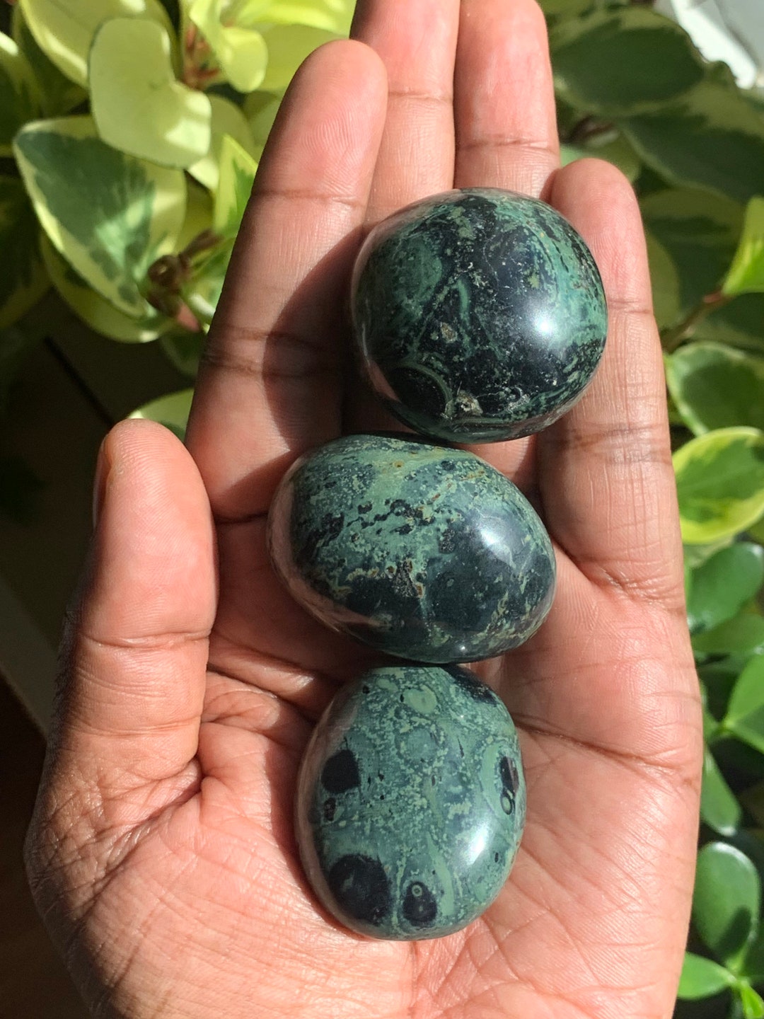 Kambaba Vert Jaspe Cristal Quartz Palm Stone Tumble Pierres de cristaux ...