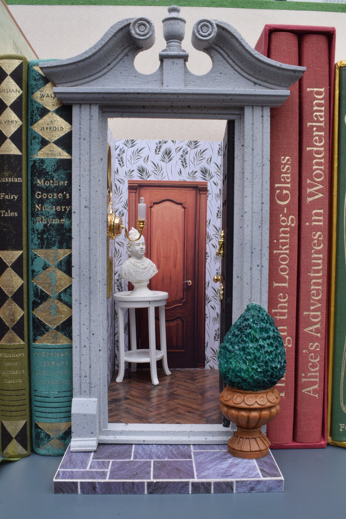Victoria Bust Book Nook - Etsy