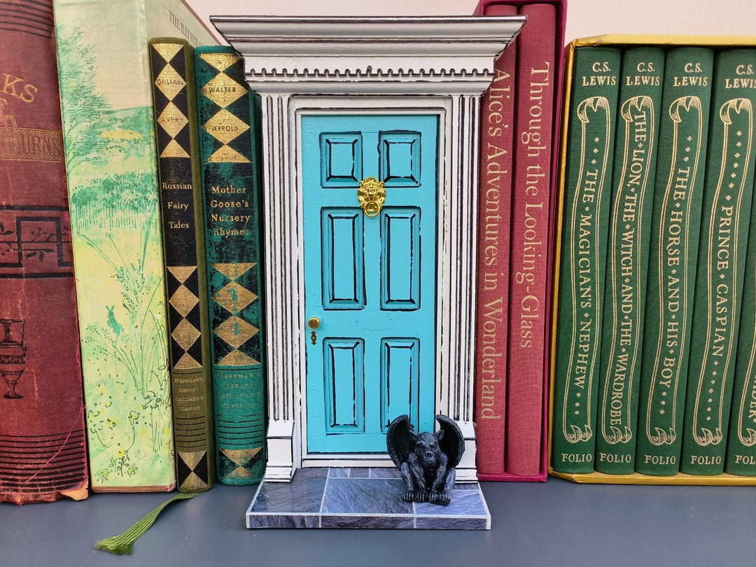 Blue Gargoyle Comic Book Nook - Etsy UK