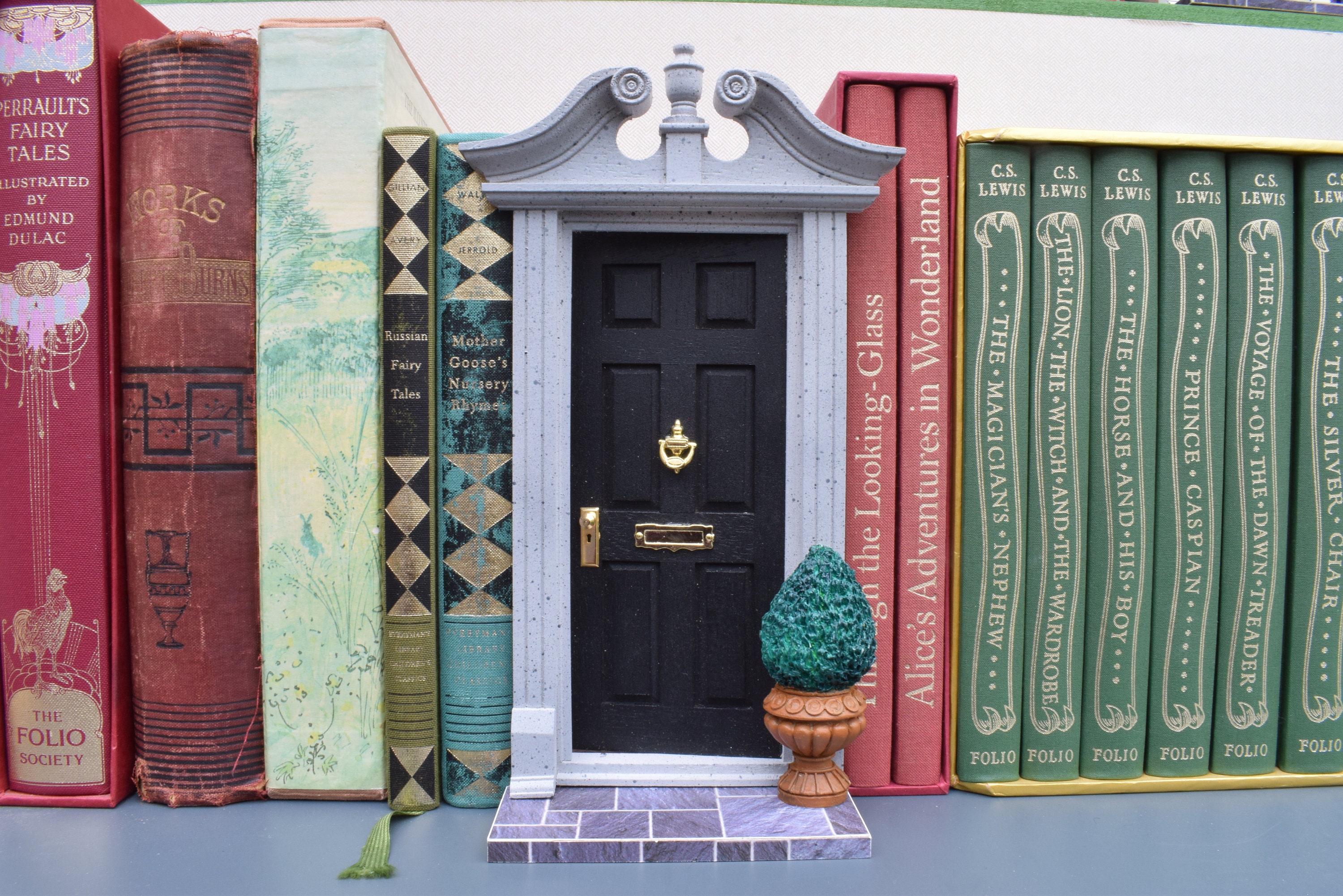Victoria Bust Book Nook - Etsy