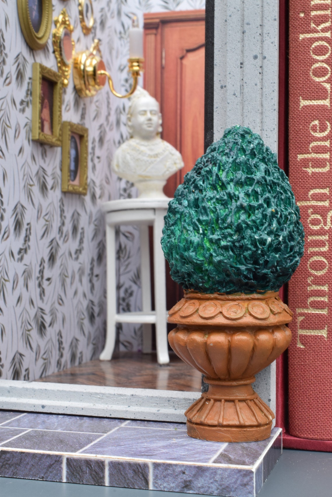 Victoria Bust Book Nook - Etsy