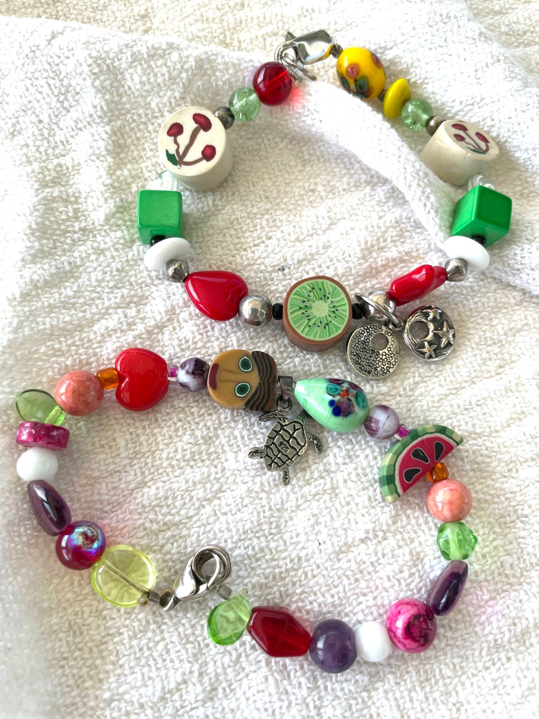 Vintage Hawaii Boho Tropical Bracelets Pair Silver, Glass, Resin 7-1/2 ...
