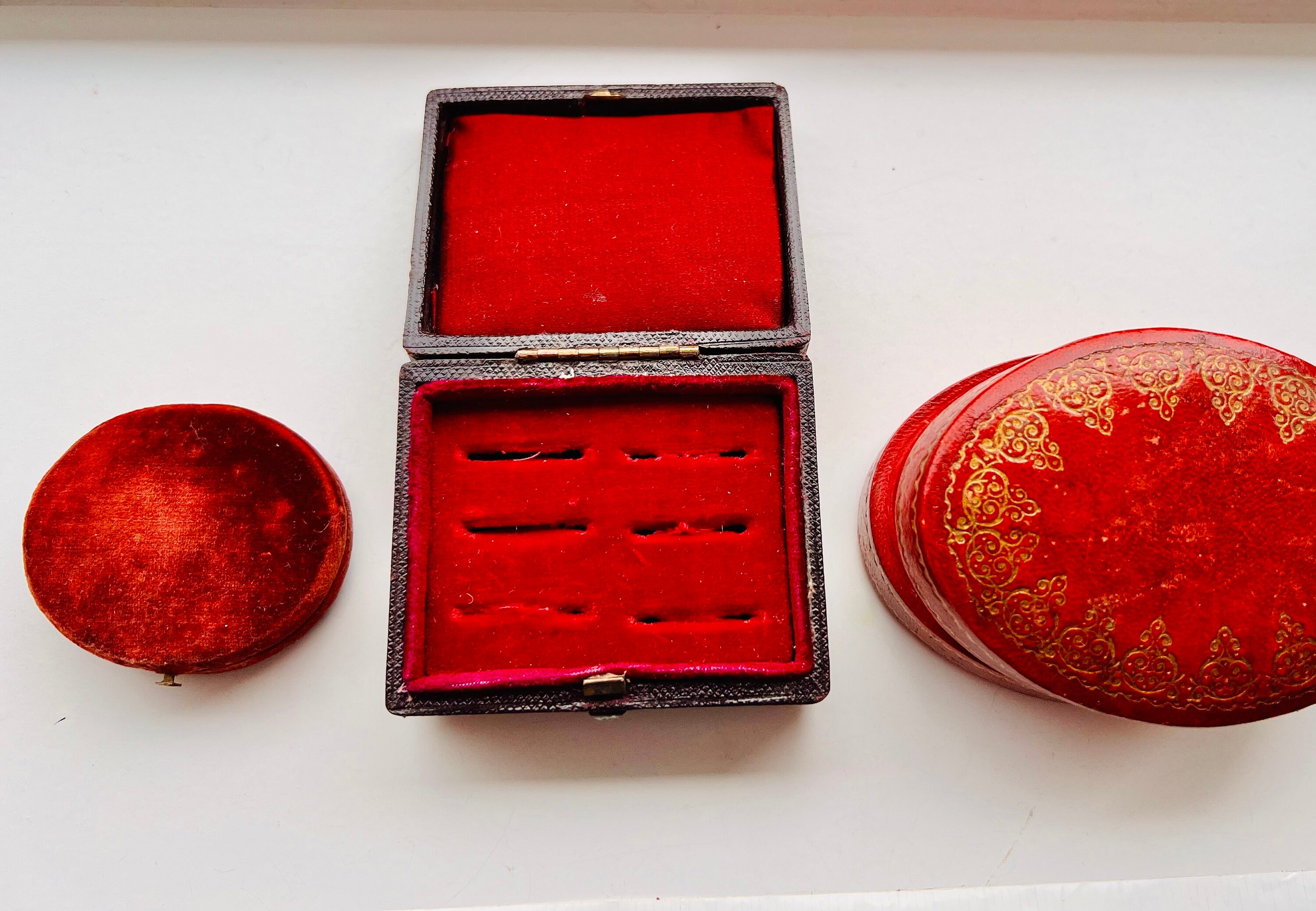 Good Antique Multi-ring Box With Compartments for 6 Pieces, Crafted in ...