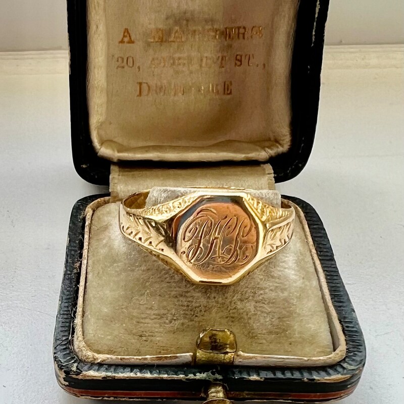 Antique Gold Signet Ring - Etsy