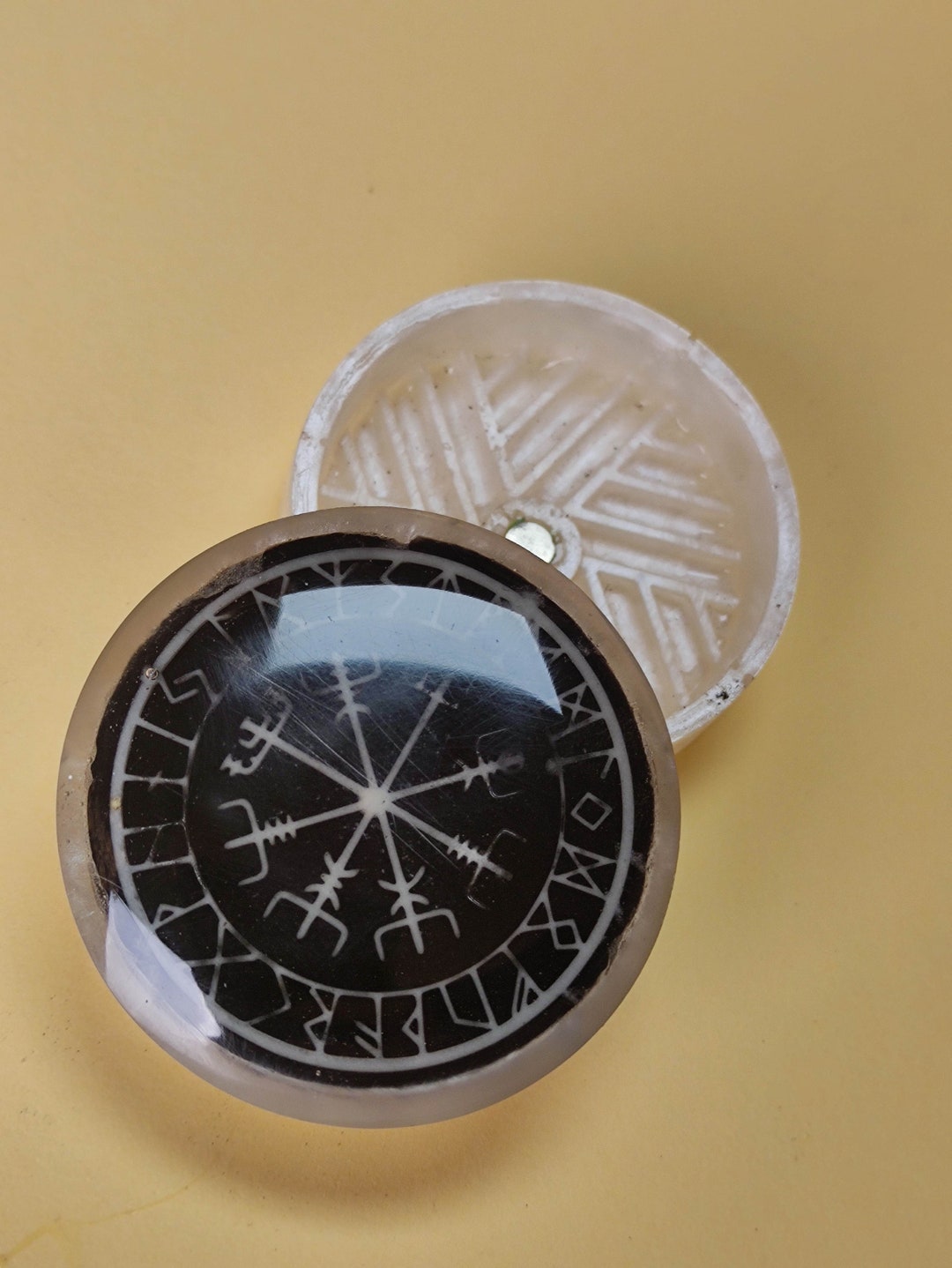 Glowing Vegvisir Resin Grinder, Vikings Herb Grinder - Etsy
